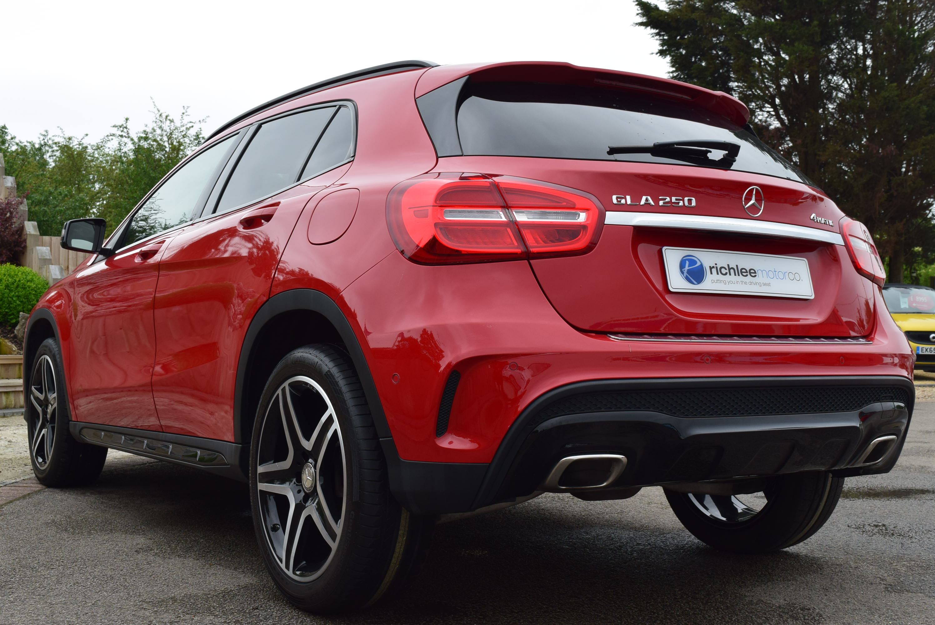 MERCEDES BENZ GLA CLASS GLA 250 4Matic AMG Line 5dr Auto Premium For